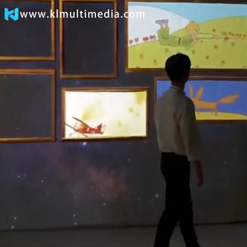 Interactive Photo Frame | digital artwork for gallery and museum